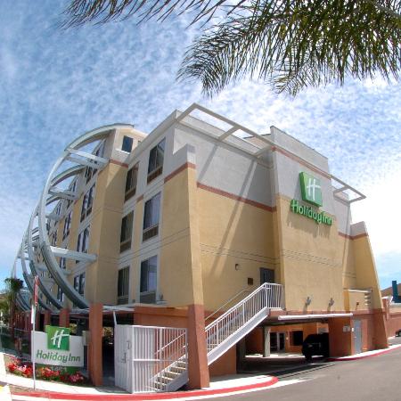 Holiday Inn: Oceanside - Skewed 'n Reviewed