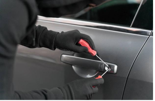 Lock Picking in Movies: Separating Fact From Fiction - Skewed 'n Reviewed