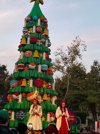 Legoland California Tree Lighting Ceremony - Skewed 'n Reviewed